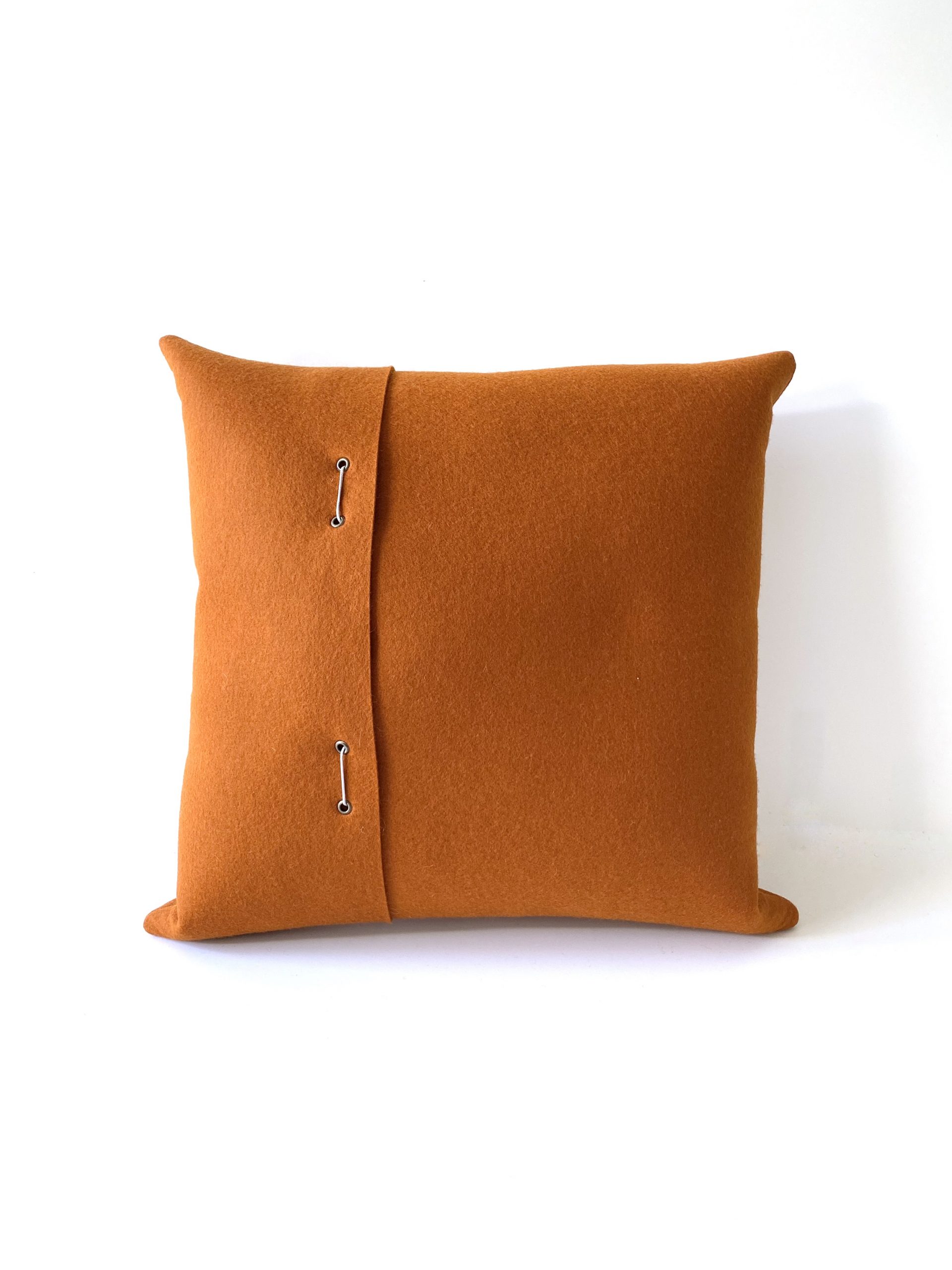 kussen SKRIES – frysk filt – moois van wolvilt – tassen, kussens en meer…