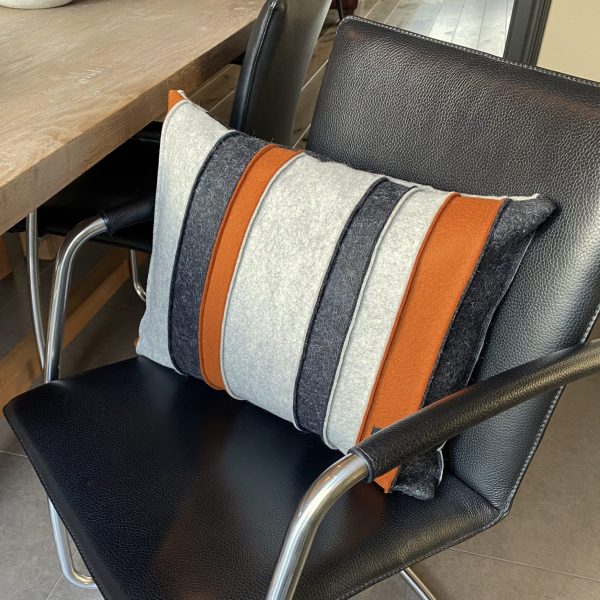 kussen MOAI – frysk filt – moois van wolvilt – tassen, kussens en meer…